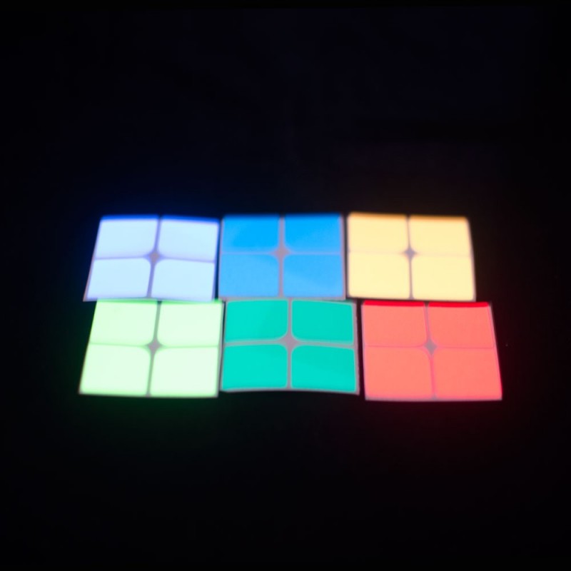 🌟 Cubo 2x2 Luminoso 6 Colores: ¡Brillo Único para Expertos!