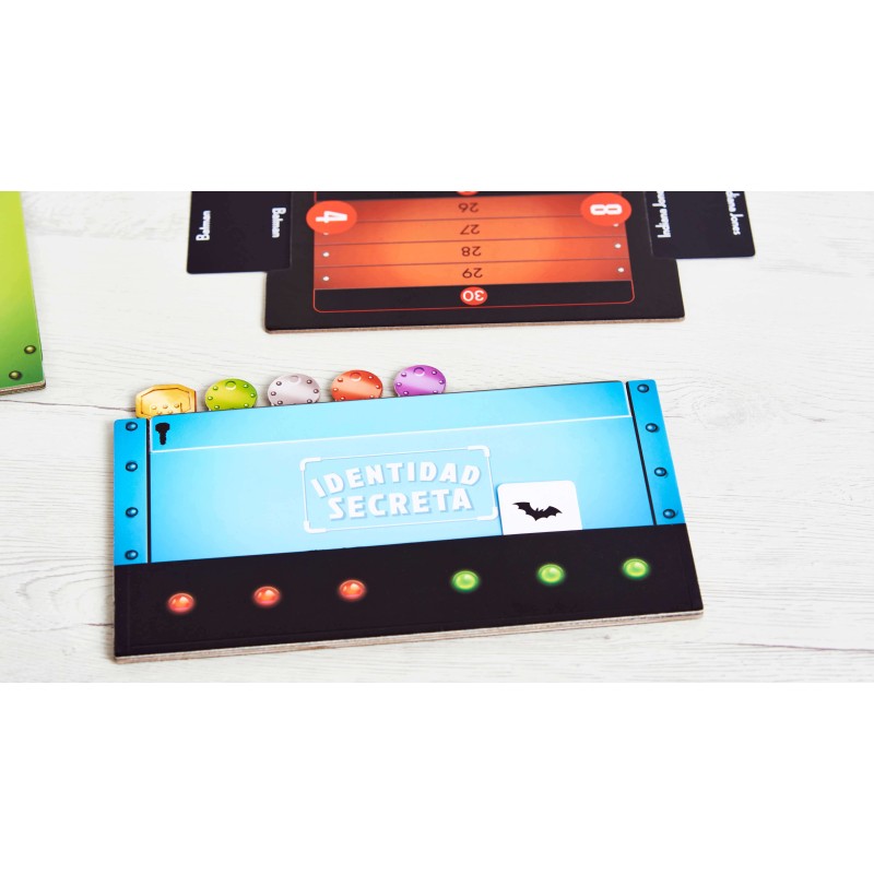 Juego de mesa Identidad Secreta: Adivina y revela personajes | Kubekings