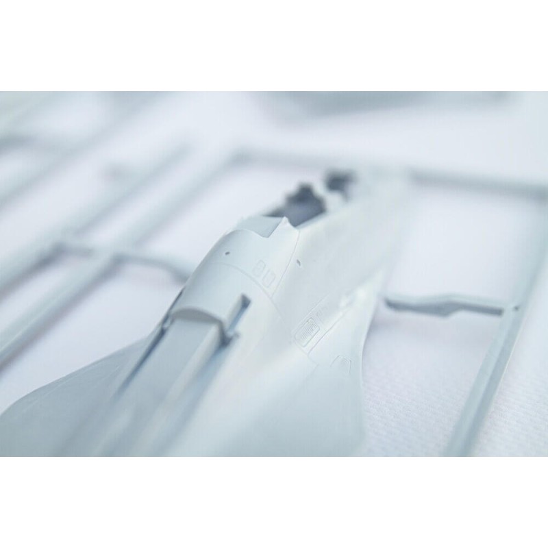 ¡Consigue el Starter Kit SU-27 UB/P Ukraine y construye tu avión! 🛩️