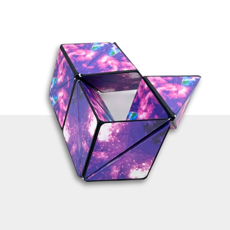 Infinity Cube Folding – Transformación Infinita y Entretenimiento