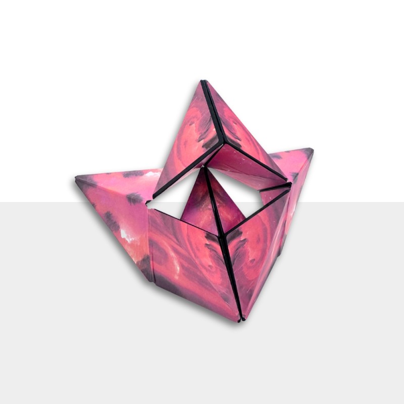 Infinity Cube Folding – Transformación Infinita y Entretenimiento